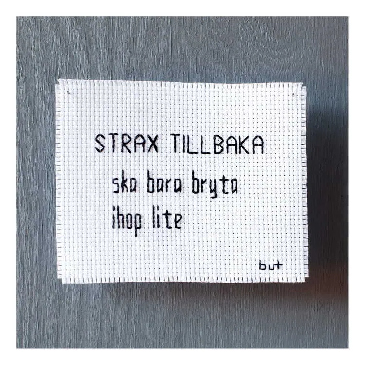 STRAX TILLBAKA... 18x18 vit kant - BRODERA UT TEXTEN
