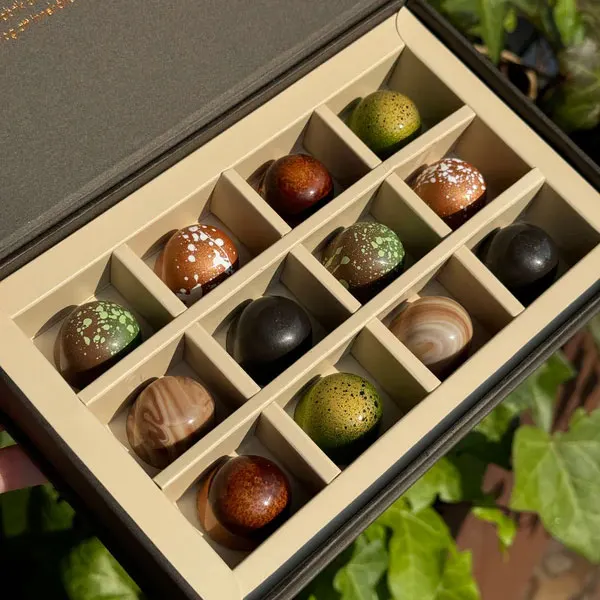 Chocolatte Seasonal Praline Selection - 12 pcs - Scandinavian Online Store