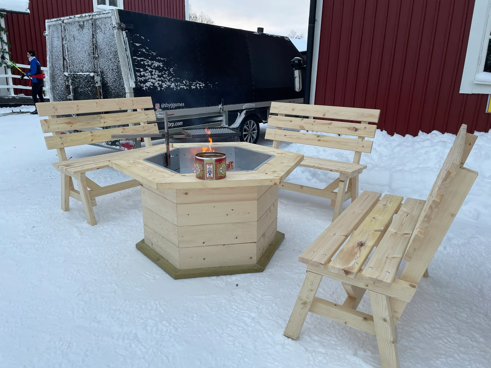 Grillplats med bänkar - Sbyggumea