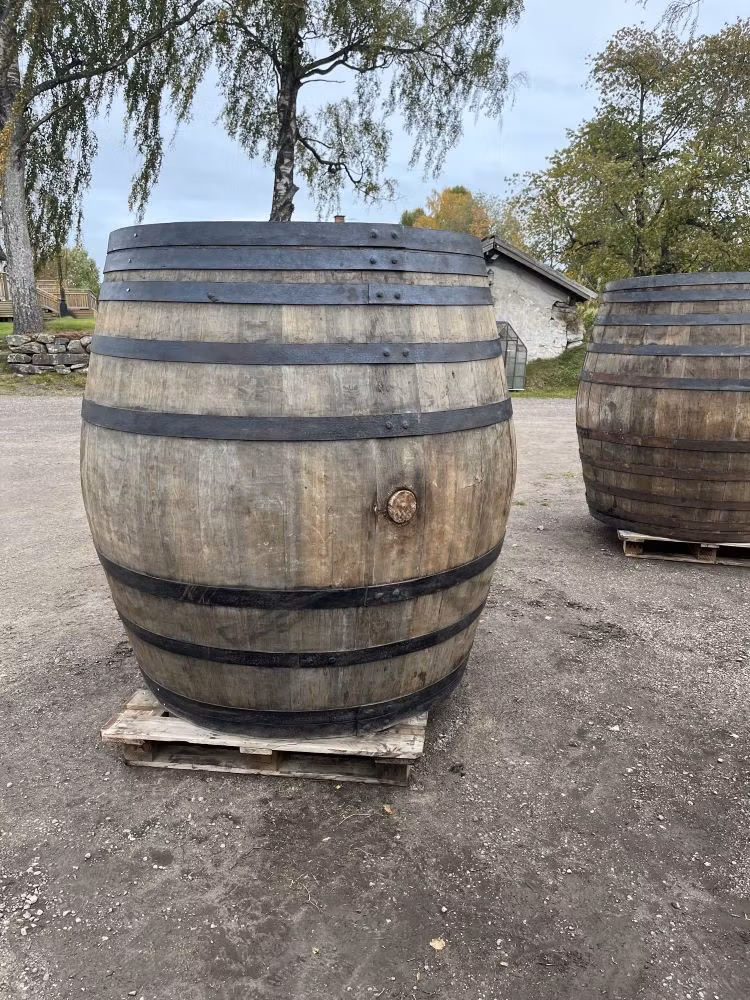 Vinfat 1800 liter - Recycle Universe Sverige