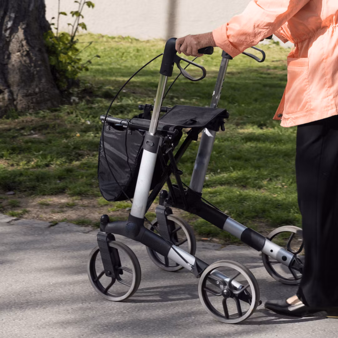 Rollator för inomhus och utomhusbruk - Ramla inte AB