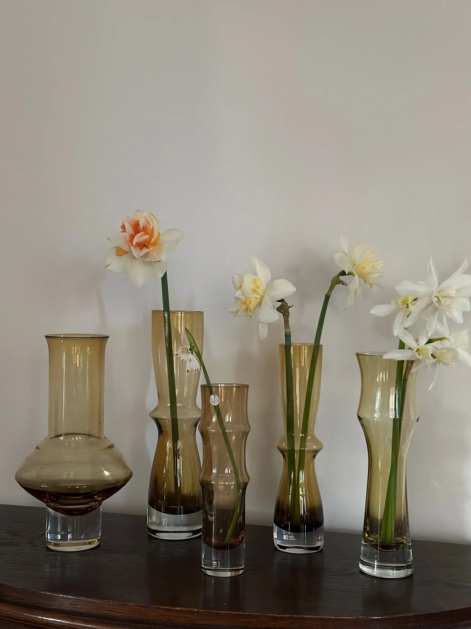 Set of five 1970's Åseda Glass Vases in amber tones. - Studio Laurin
